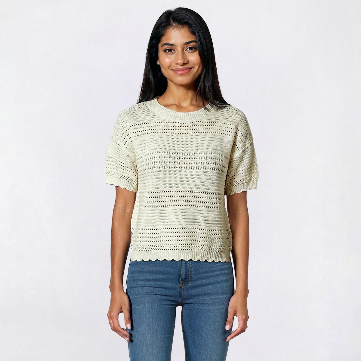 Click here for Juniors Pink Rose Short Sleeve Crewneck Cropped Pu... prices